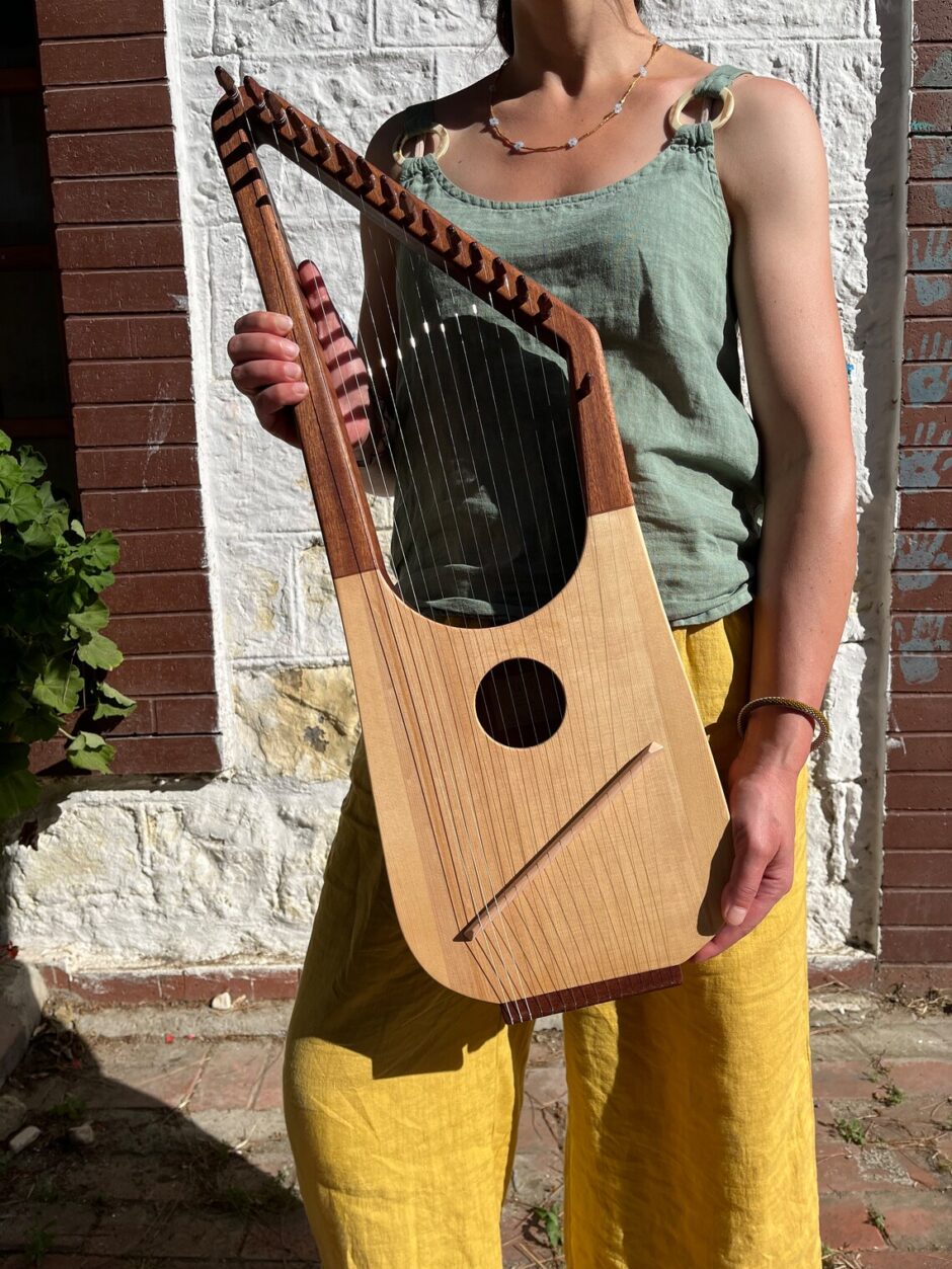 16 String Diatonic And Chromatic Lyre - Mahogany Tree - Lyre Atelier Shop